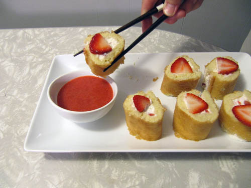 Strawberry Shortcake Sushi + Strawberry Coulis – Take a Megabite