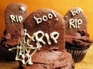 Chipotle Chocolate Cupcakes + Fudge Frosting + Cookie Gravestones ...